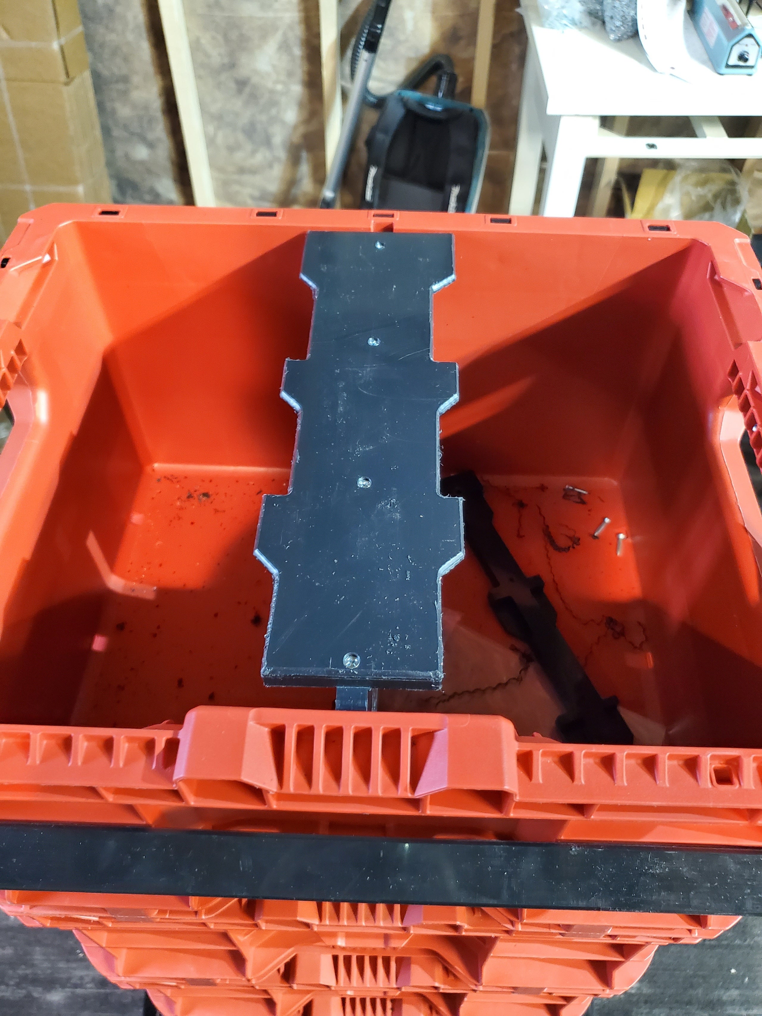 Milwaukee crate divider short side Locking | Stack Smarter